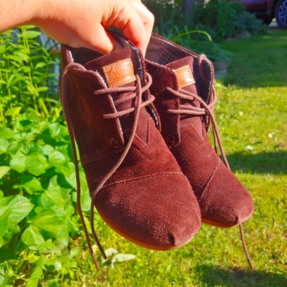 Toms | Shoes | Toms Fall Trendy Chic Ankle Suede Brown Tie Lace Up ...